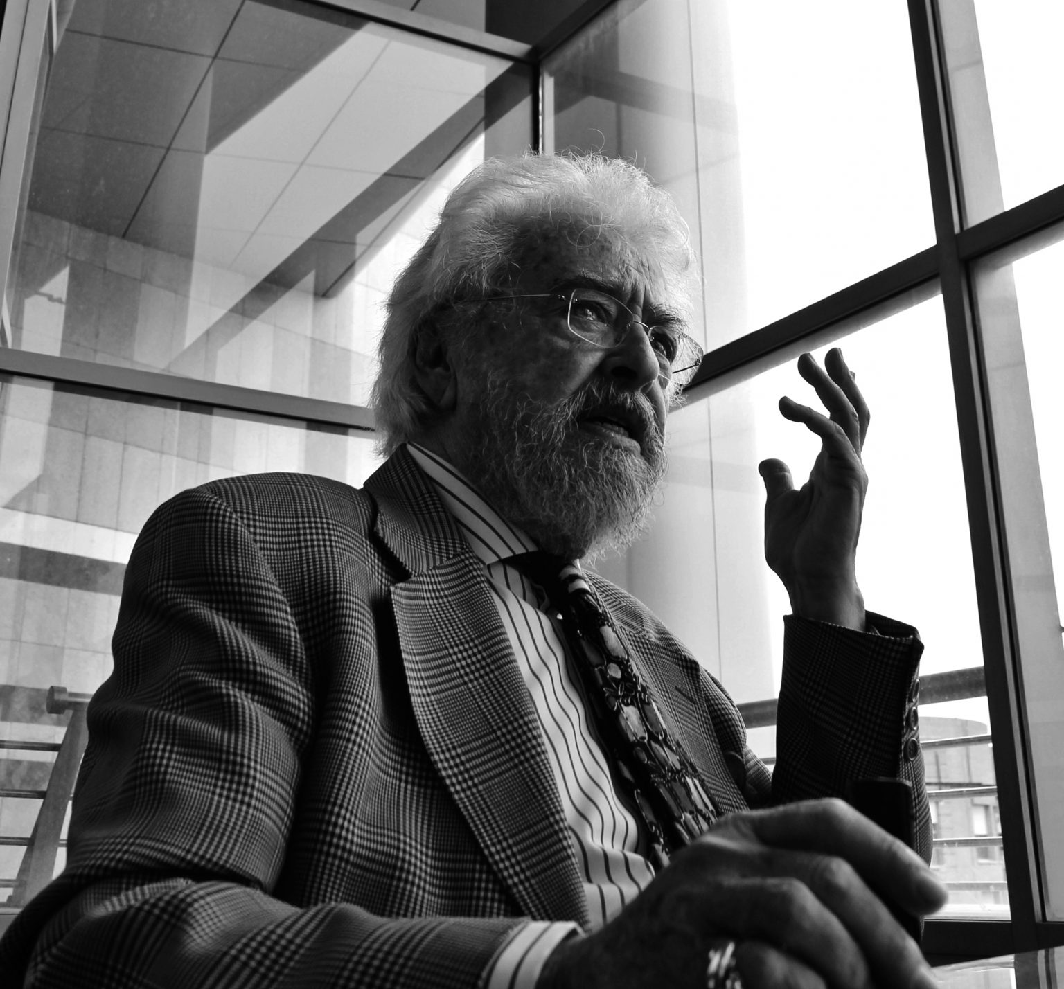 José María Álvarez: "No te preguntes nunca por qué escribes. No lo ...